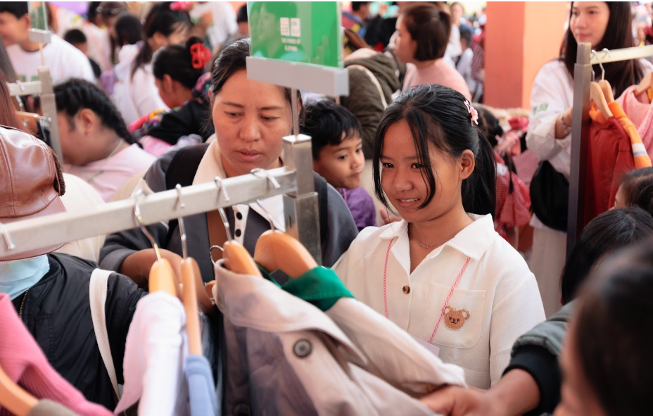 ‘UNIQLO ‘มอบความอุ่นให้เด็กไทย สานต่อ ‘The Heart of LifeWear‘ บริจาคฮีท ...